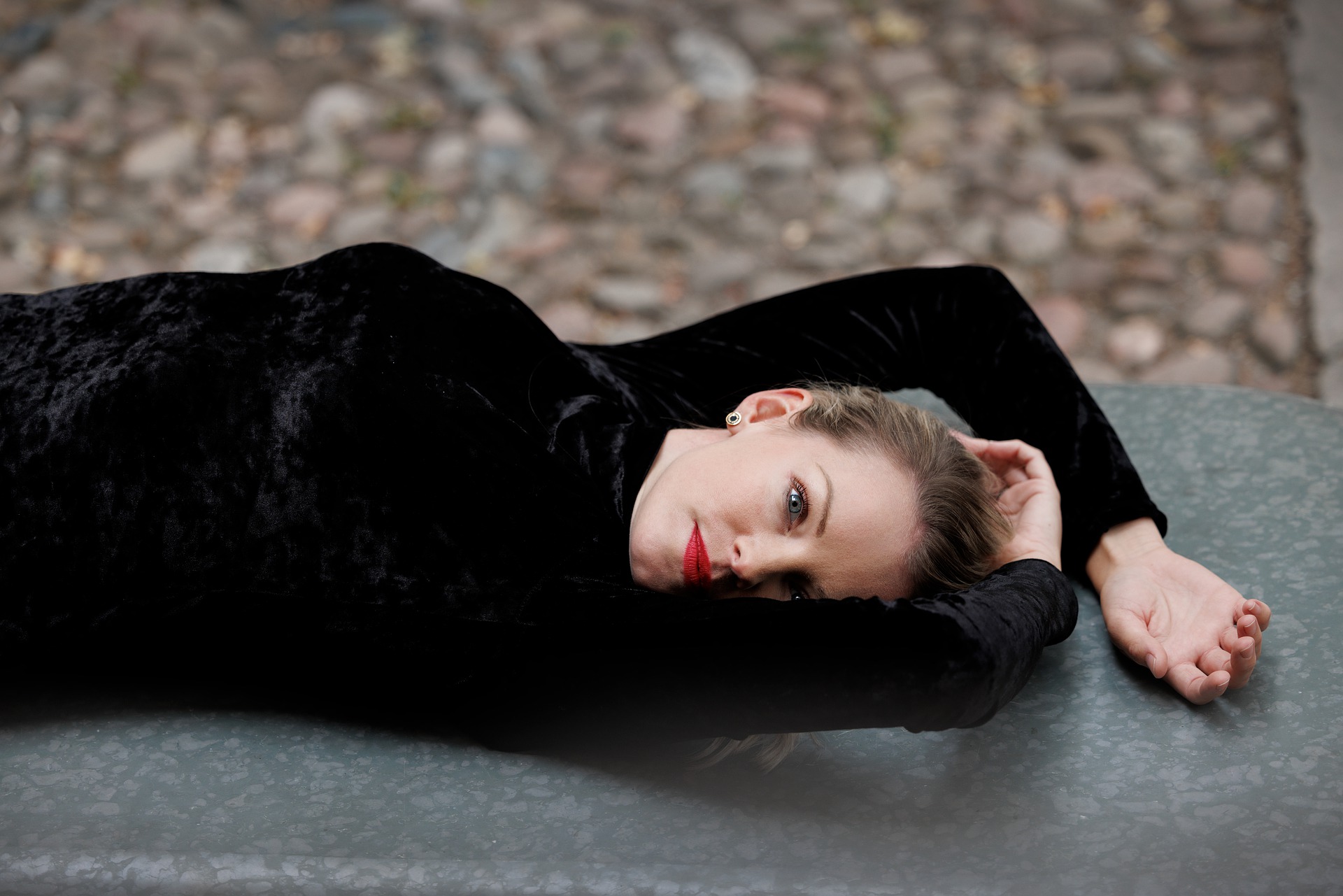 Microrrelato: De la seducción. La amiga de la familia. - Eduardo Alonso Solá